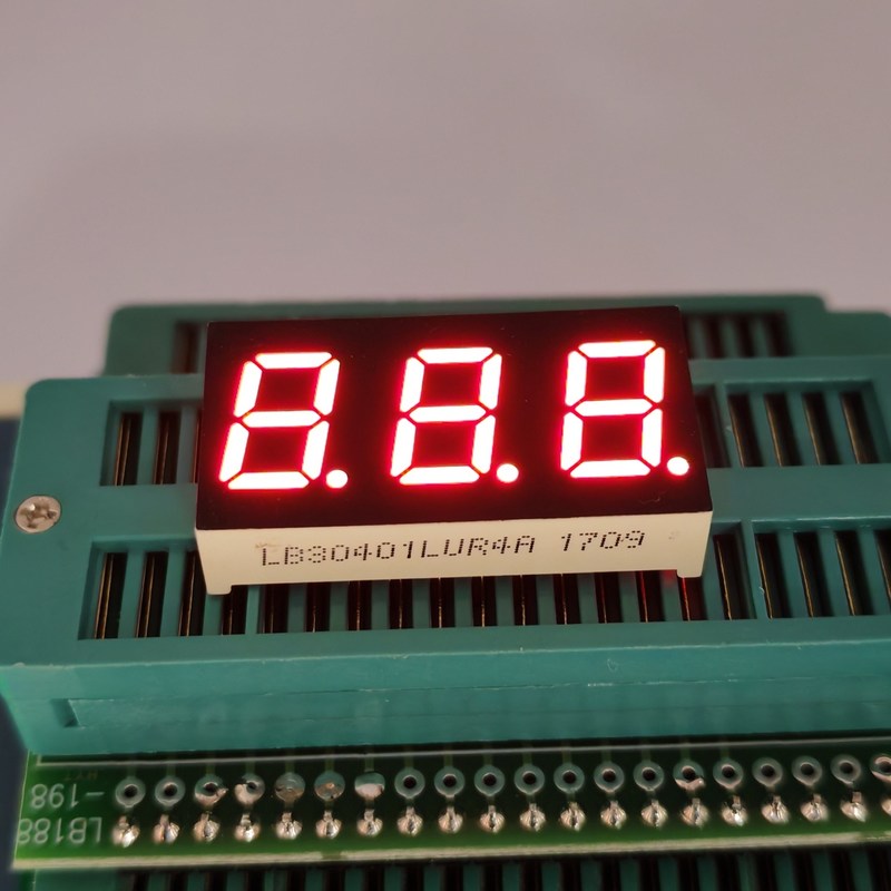 0.4in CC 3-Digit 7-Seg LED Display, Ultra Bright Red